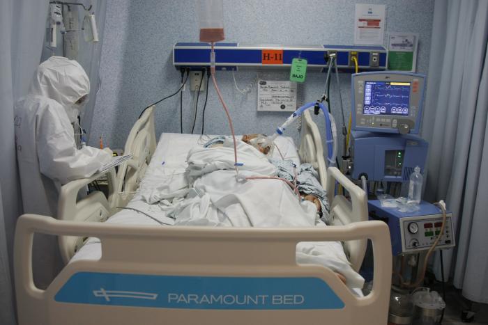 Paciente entubado a causa de covid-19